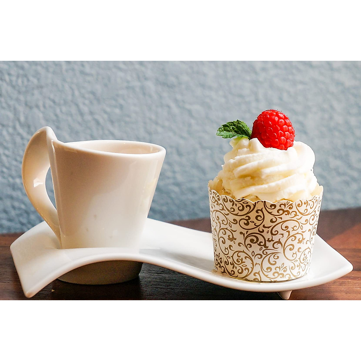 BAKE-IN-CUP 50-Pack Paper Baking Cups, Greaseproof Disposable Cupcake Muffin Liners (Large, Gold Scroll)