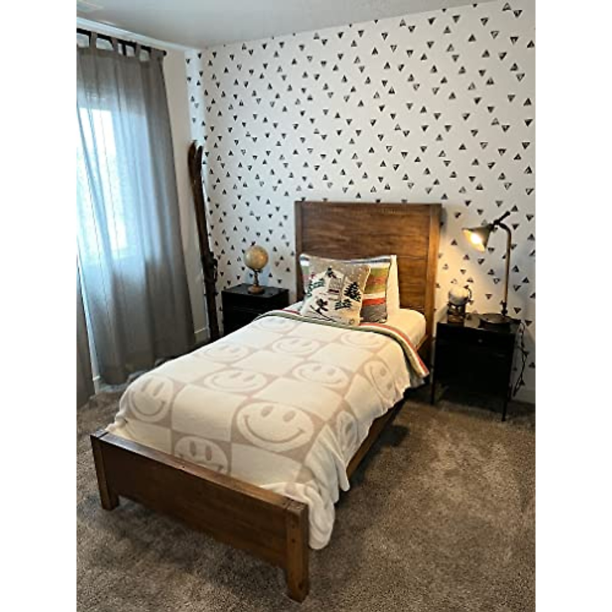 Checkered Blanket, Smiley Face Throw, Soft Cozy Microfiber Plush Blanket, Checkerboard Pattern, Reversible, Stretchy Throw Blanket 51" X 63" (White and Beige)