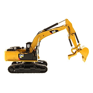 Diecast Masters 1:50 Caterpillar 568 GF Road Builder – High Line Series 85923