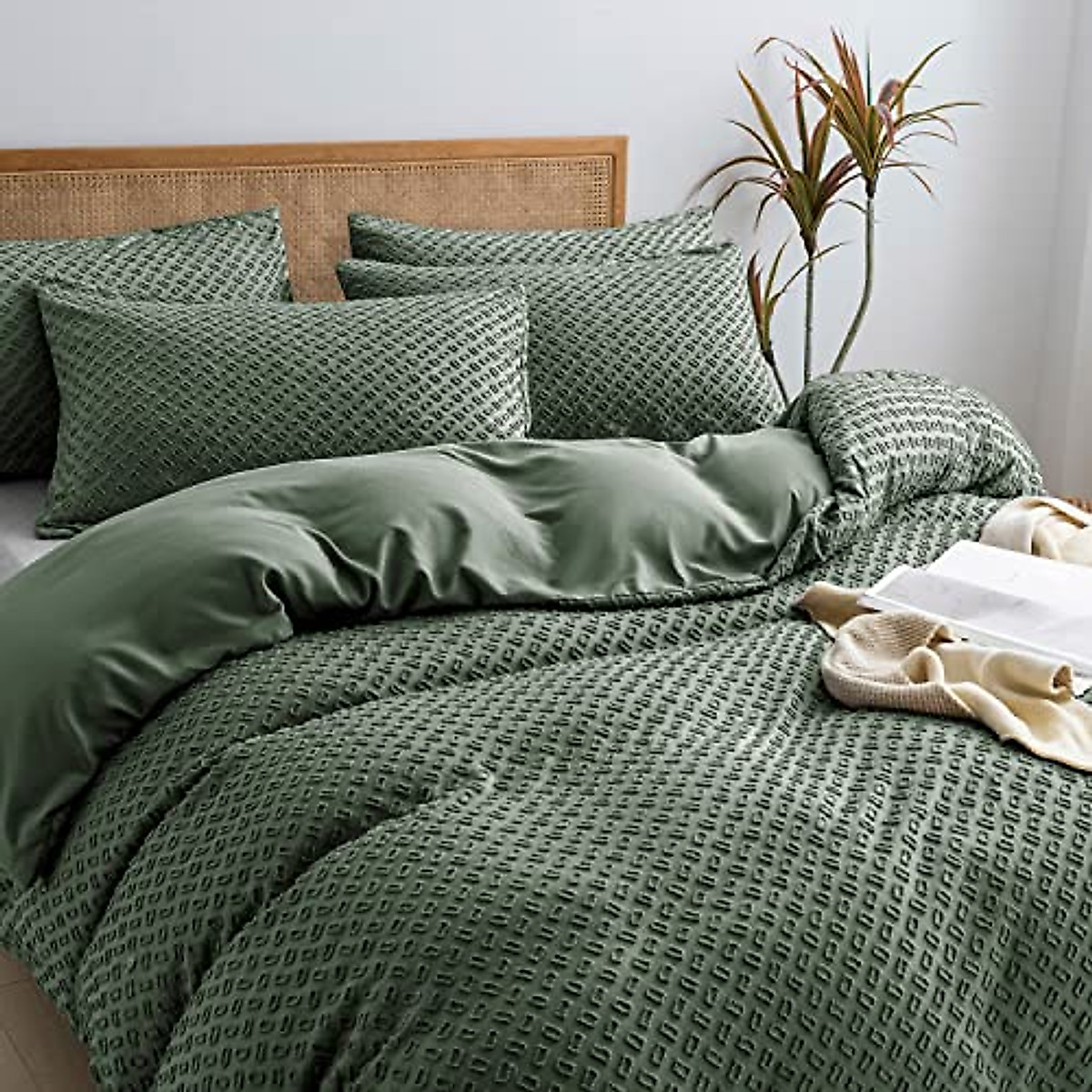 JELLYMONI Green Duvet Cover Queen Size - Soft Microfiber Queen Duvet Cover Set with Zipper Closure & Corner Ties, 3 Pieces Rectangle Embroidery Tufted Bedding Set for All Seasons (No Comforter)