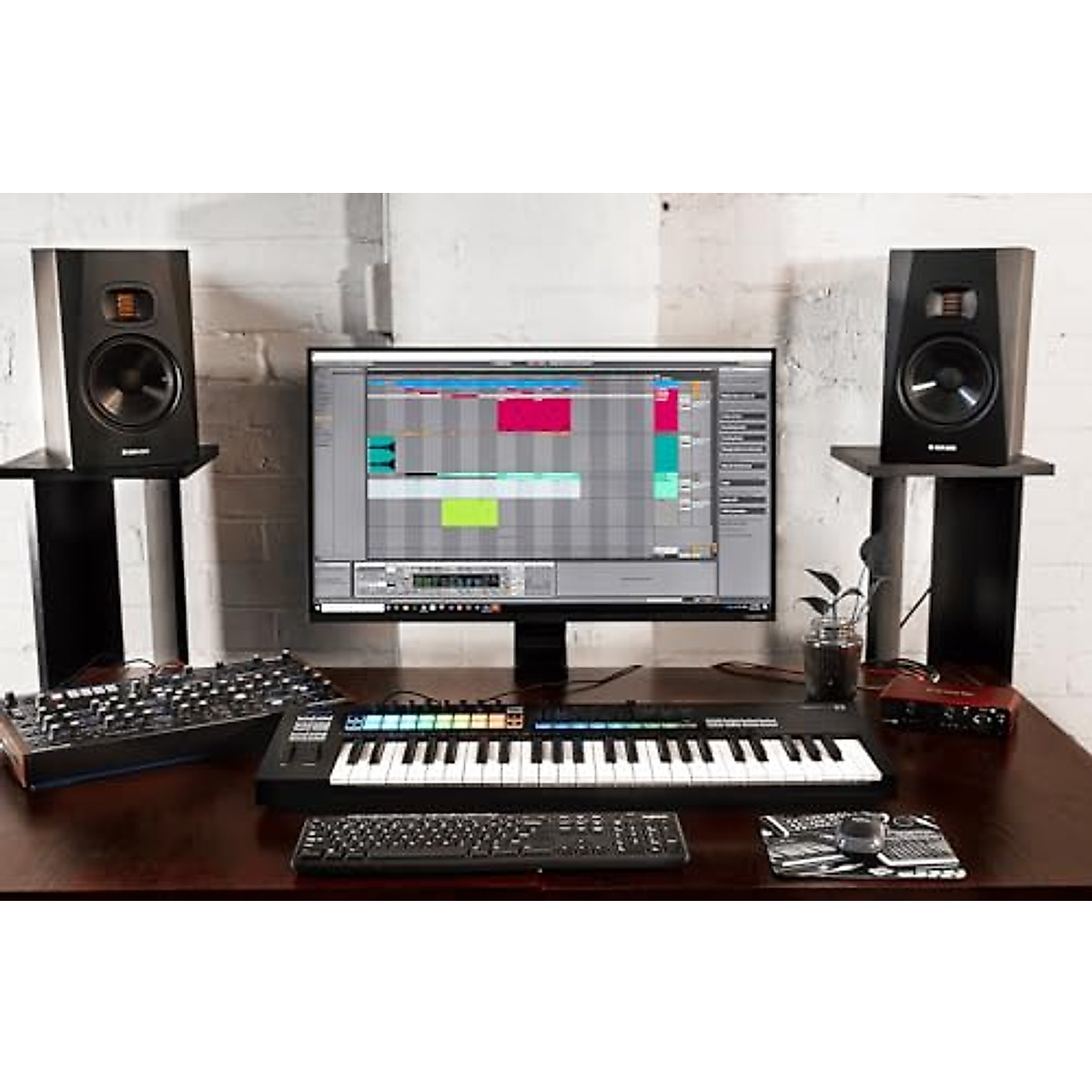 Novation Launchkey 49 [MK3] MIDI Keyboard Controller - Seamless Ableton Live Integration. Chord Mode, Scale Mode, and Arpeggiator — All the software you need for Music Production.