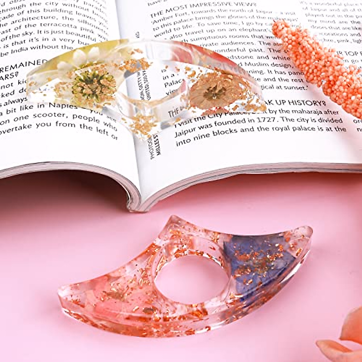 Prasacco 2 Pieces Book Page Holder, Dried Flower Resin Book Holders for Reading Thumb Ring Page Holder Flower Bookmark Reading Accessories for Readers Book Lovers Bookworm Bookmarks