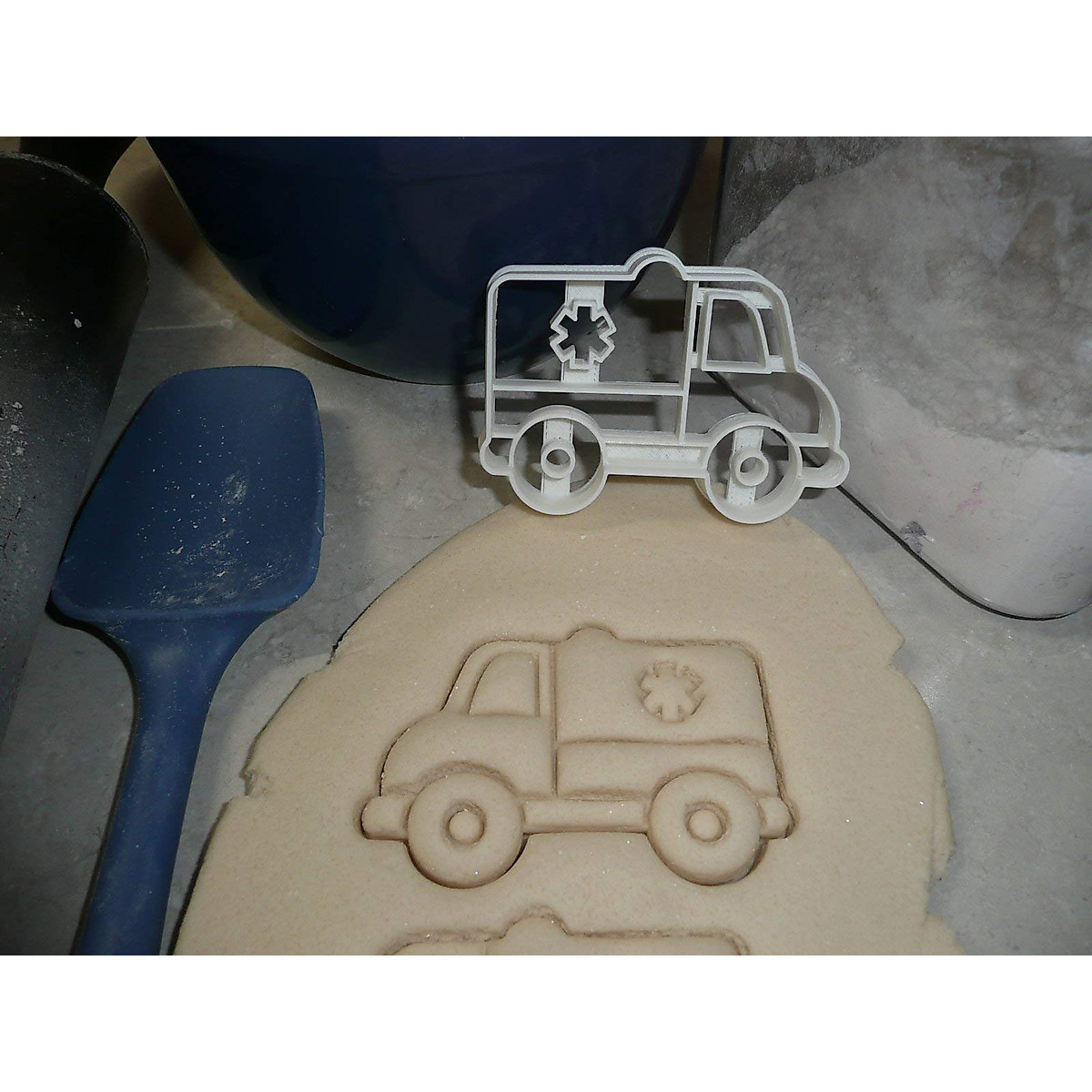 AMBULANCE VEHICLE EQUIPMENT EMERGENCY MEDICAL SERVICES EMT EMS COOKIE CUTTER USA PR2605