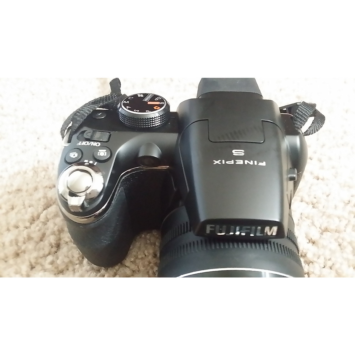 Fuji 600011995 Finepix S4200 Digital Camera Bundle 14 Mp 24x Optical Zoom; 6.7x Digital Zoom