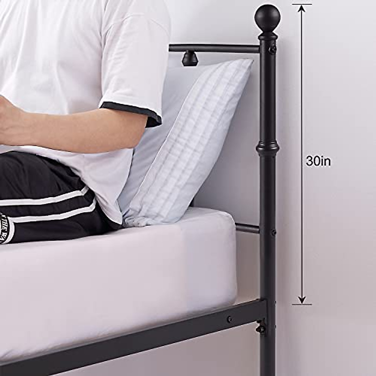 VECELO Queen Size Bed Frame Metal Platform Mattress Foundation/Box Spring Replacement，with Headboard & Footboard/Easy Assemble,Black