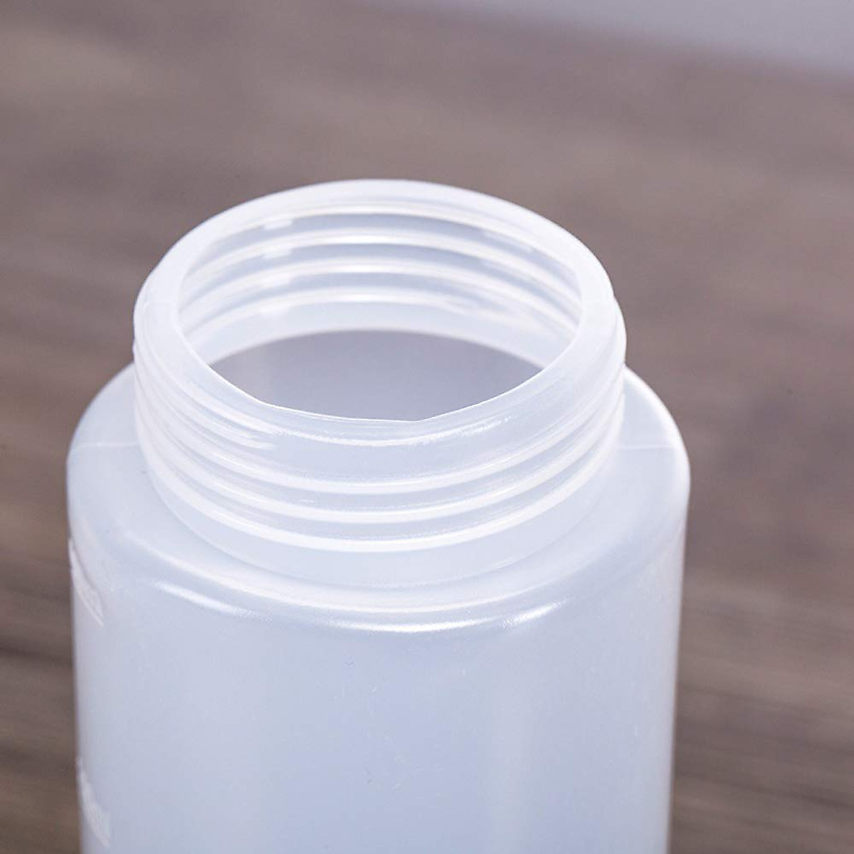 lasenersm 1 Piece Plastic Squeeze Bottle Plastic Squeeze Condiment Bottle Ketchup BBQ Sauce Dispensing Bottle with Twist On Cap Lids for Sauce Ketchup Craft Paint(12 Oz, White)