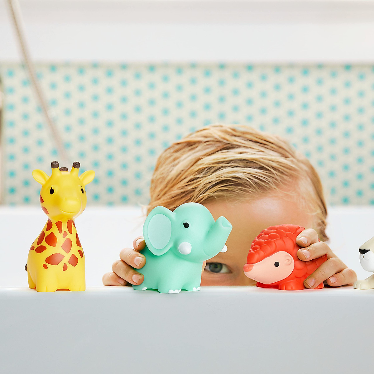 Munchkin® Bath Toy Scoop with 8pk Wild Animal Bath Toy Squirts