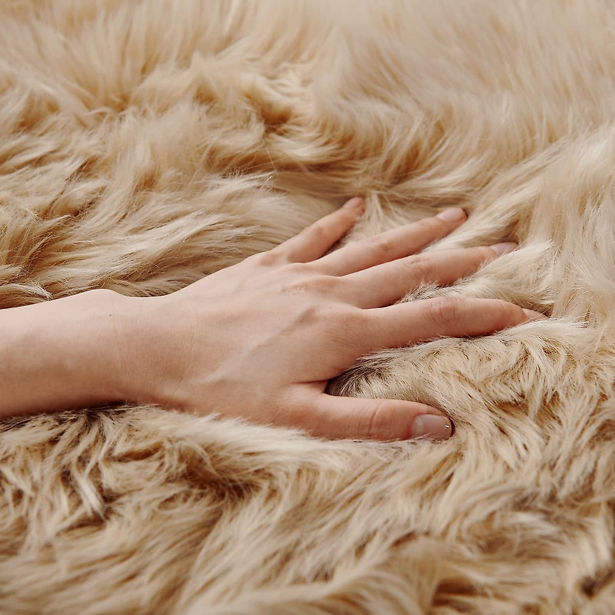 SERISSA Faux Sheepskin Fur Area Rug Beige Fur Chair Cover Seat Pad Small Fuzzy Rug for Bedroom Floor Sofa Living Room Decor 2x3 Feet