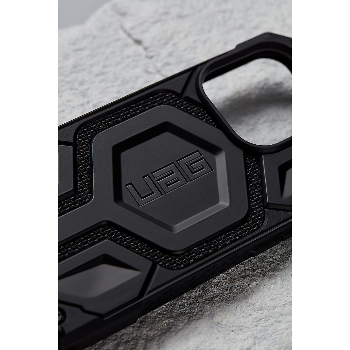 URBAN ARMOR GEAR UAG Designed for iPhone 14 Pro Max Case Kelvar Black 6.7" Monarch Pro Build-in Magnet Compatible with MagSafe Charging Rugged Shockproof Dropproof Premium Protective Cover