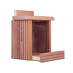 Pennington Cedar Squirrel Snacker Feeder, 1 LB Capacity