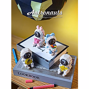 Elegrafy Rocking Astronaut Holding Star Mini Building Blocks Micro Building Kits for Kids and Adults Space Toys with LED Lighting Kit Compatible with Nano (433 Pieces)