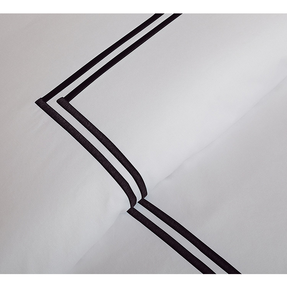 BedDecor Luxury Soft Brushed 400-Thread-Count Egyptian Cotton Embroidered Duvet Cover Set with Beautiful 2-Stripe Embroidery - - Full/Queen - White/Black