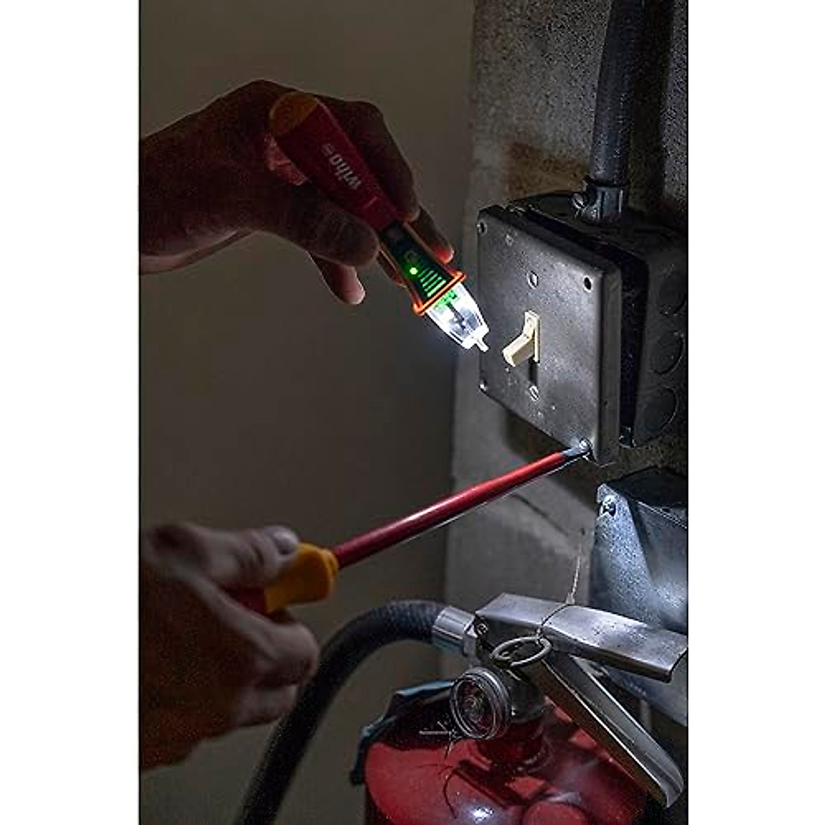 Wiha Non-Contact Voltage Tester Category IV 12-1000V AC with Flash Light - 25506, Red