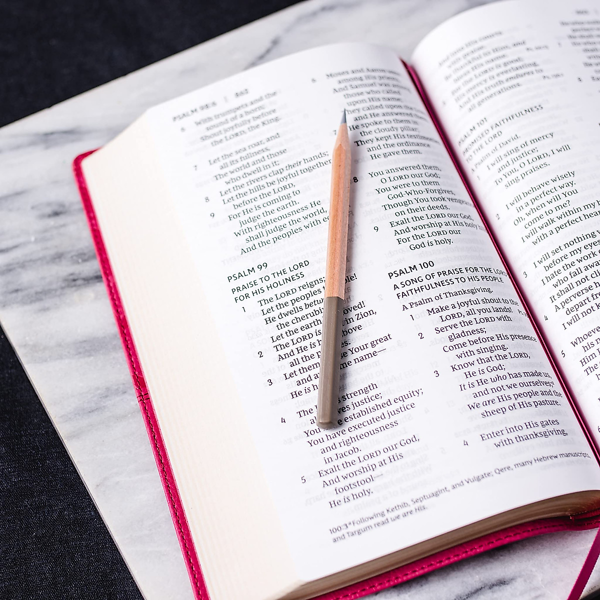 NKJV, End-of-Verse Reference Bible, Personal Size Large Print, Leathersoft, Black, Red Letter, Comfort Print: Holy Bible, New King James Version