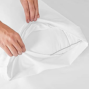 YIYEA 100% Brushed Microfiber Pillow Cases Standard Size Set of 4, 1800TC Super Soft Bed Pillowcases with Envelope Closure, Wrinkle, Fade and Stain Resistant, 20x26 Inches (Standard, White)