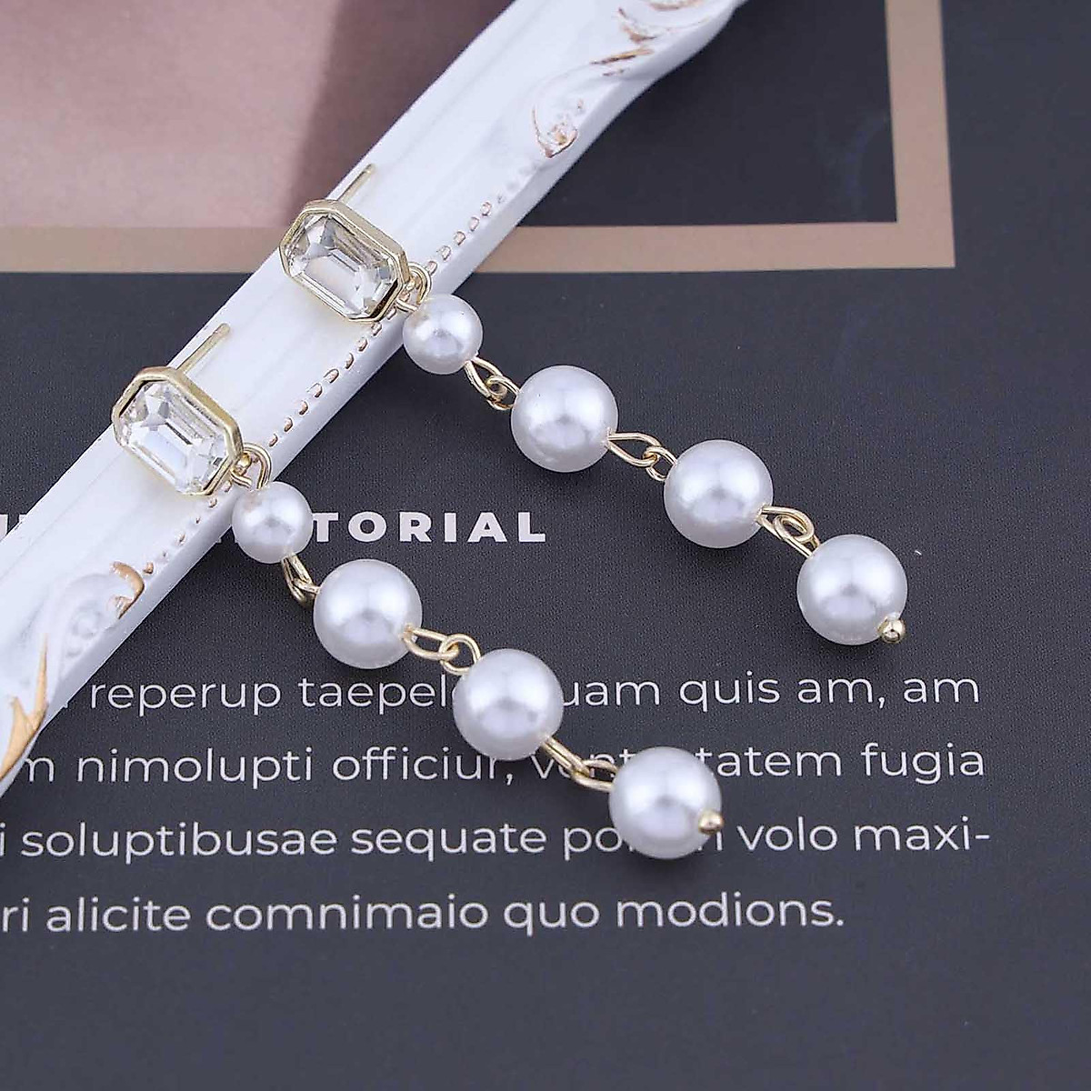 Sttiafay Vintage Crystal Pearl Drop Earrings Long Pearl Chain Earrings Gold Pearl Tassel Earrings Shine Bridal Cz Rhinestone Pearl Earrings Jewelry for Women and Girls