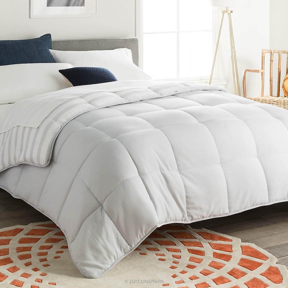LINENSPA Reversible Down Alternative Comforter and Duvet Insert - All-Season Comforter - Box Stitched Comforter - Bedding for Kids, Teens, and Adults – Grey/White Stripe - Queen