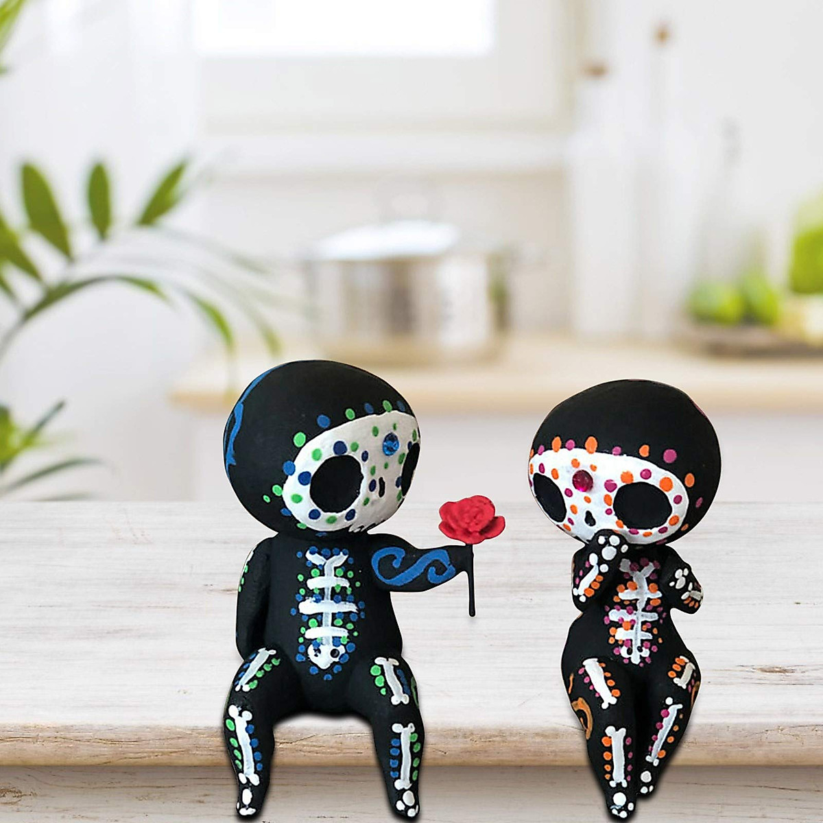 Efitty Sugar Skull Couple Figurine Sculptures Statues Ornaments for Home Garden Indoor Outdoor, Crafts Resin Cute Sugar Skull Couple Statue with Flower, Home Wedding Decoration Gifts for Couples (A)