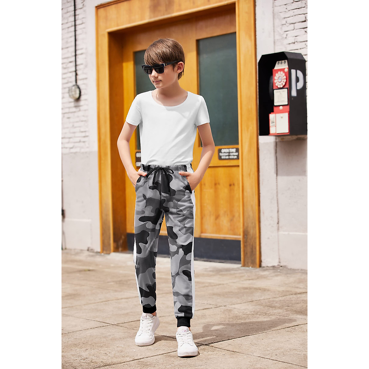 Boyoo Boy's Sweatpants Drawstring Camouflage Joggers Pants with Side Stripe Active Sports Track Pants for 5-16Y