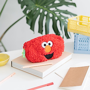 Grupo Erik Sesame Street Elmo Plush Pencil Case | Kids Pencil Case | 8.3 x 5.3 x 1.6 inches - 21 x 13.5 x 4 cm | Cosmetic Case | Large Pencil Case | Elmo Toys | Sesame Street Toys