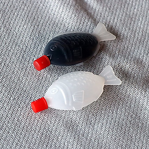 10 Pieces Mini Ketchup Bottle Plastic Condiment Sauce Squeeze Bottles Cute Fish-shaped Salad Dressing Honey Seasoning Squirt Containers for Camping Office School Bento Box, 8ML