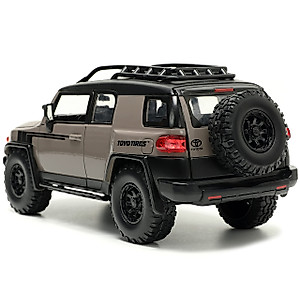 Jada Toys Just Trucks 1:24 Toyota FJ Cruiser Die-cast Car Brown with Tire Rack, Toys for Kids and Adults