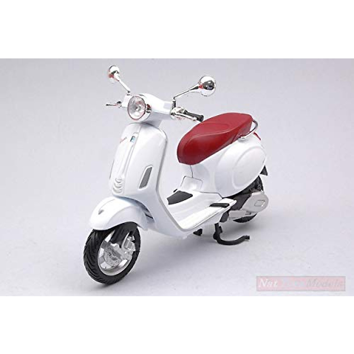 Maisto Scale Model Compatible with Vespa Primavera 150 White 1:12 MI32721W