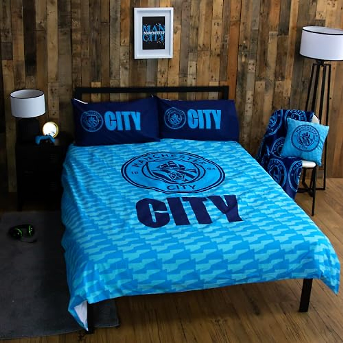 Character World Official Manchester City FC Double Duvet Cover Set, Crestcol Design | Blue Reversible 2 Sided Football Bedding Cover Official Merchandise Including Matching Pillow Cases