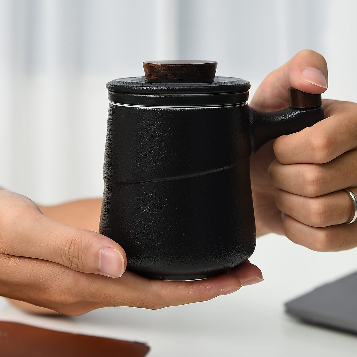 NCQIXIAO Tea Cup with Infuser and Lid, Retro Tea Mug Cups with Infuser, Wood Handle Ceramic Coffee Mug with Lid for Steeping Loose Leaf Tea 320ml/10.82OZ (Black)