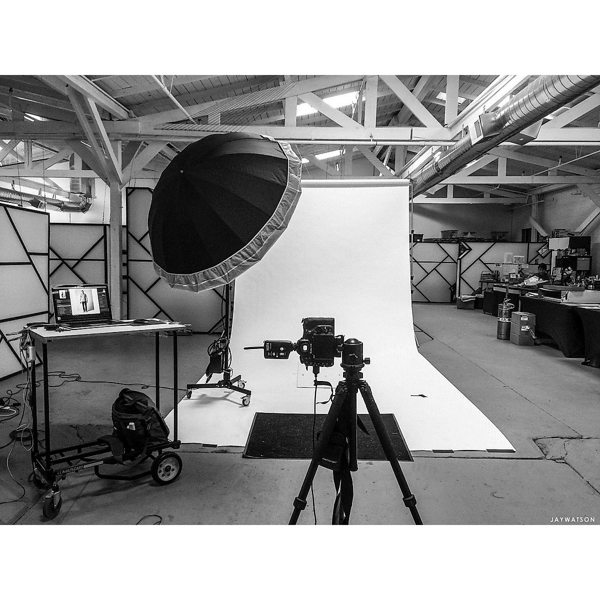 Westcott 4633 7-Feet Silver with Black Cover Parabolic Umbrella