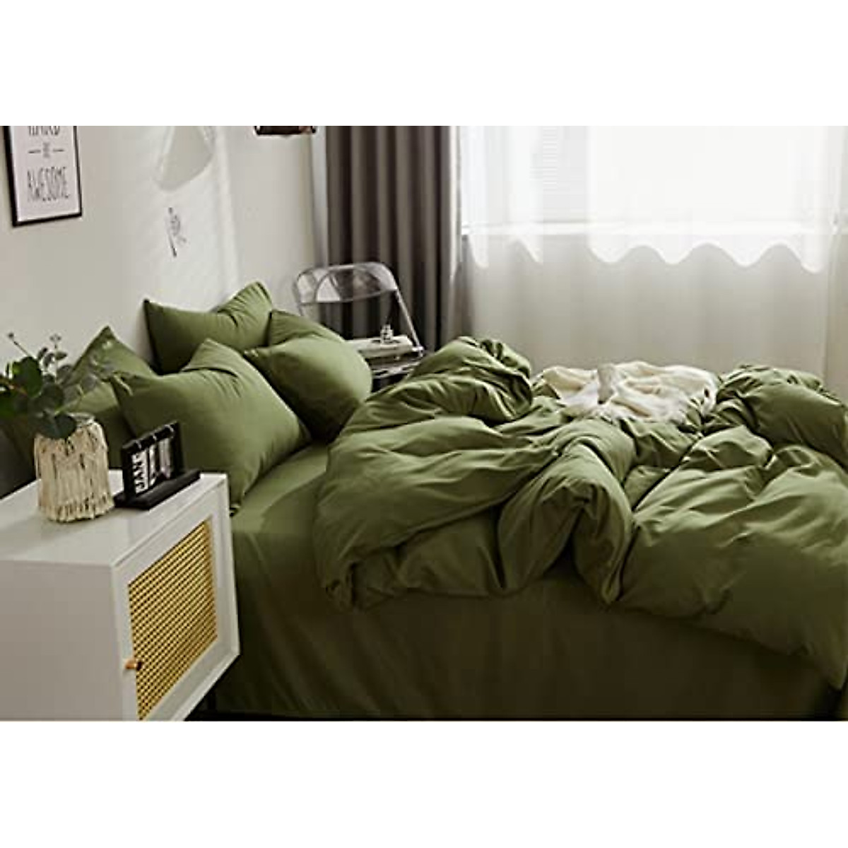 Nanko King Comforter Set Dark Green, Olive Green Soft Reversible All Season Down Alternative Quilted Duvet Insert, Microfiber Filling, Luxury Quality Bedding Sets in a Bag 3PCs 104x90 inch Sage Green