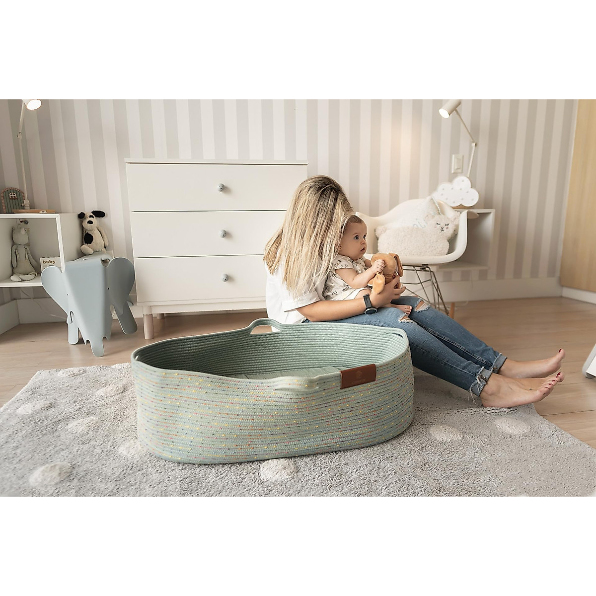 AIDENTITY Multifunctional Baby Bassinet and Changing Basket. Handmade Cotton, 5cm Mattress, Waterproof Cover. Lightweight, Foldable 4easy Travel, Must-Have for on-The-go Newborn Parents! (Beige)