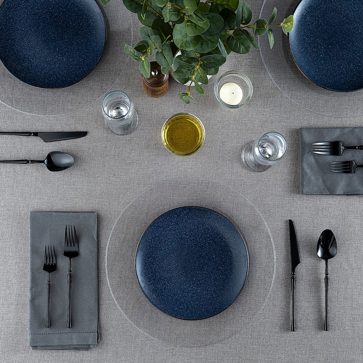 ELEGANT DISPOSABLES 13'' Charger Plates Clear Plastic Heavy Duty Disposable Dinner Chargers Serve ware Dishes Platters Tableware Pack of 12