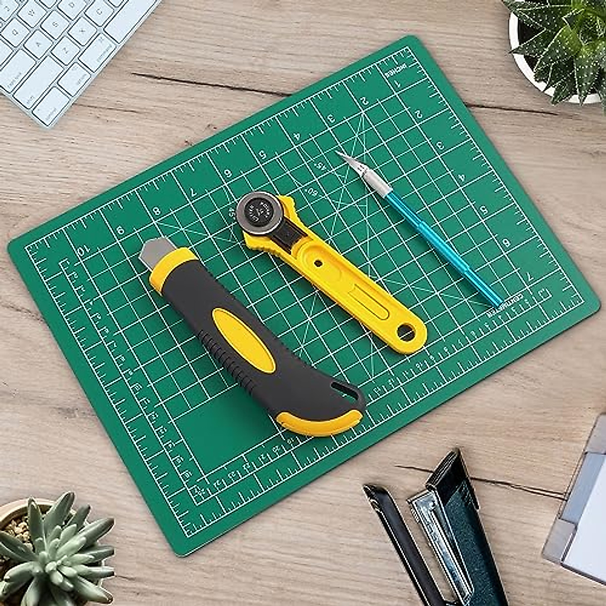 DIYSELF Self Healing Sewing Mat, 18" x 12" Rotary Cutting Mat for Craft, 5-Ply Double Sided Table Protector Cutting Mat for Sewing Fabric Quilting scrapbooking, A3, Green