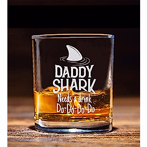 Daddy Shark Needs A Drink Do Do Do Whiskey Glass - Funny Birthday Fathers Day Gift for Dad