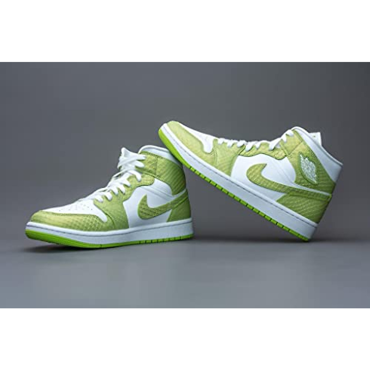 Jordan Womens WMNS Air 1 Mid SE DV2959 113 Green Python - Size 6.5W