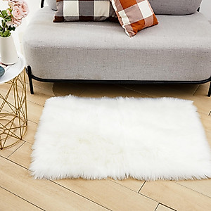 DSHXL Faux Sheepskin Fur Fuzzy Furry Rugs, 2x3 Ft Rectangle Small White Furry Rugs, Bedside Fluffy Area Rug Fur Rugs for Bedroom, Living Room, Dorm Room, Photography