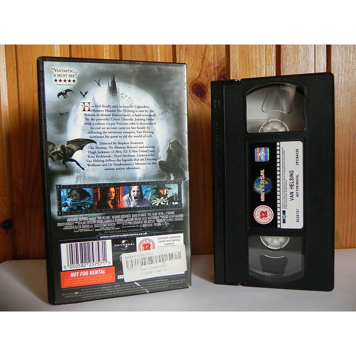 Wayne's World 2 (1993): Rock Comedy [Large Box] Mike Myers / Dana Carvey - VHS