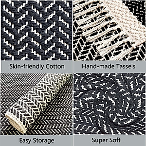 HOYIJA Black Boho Bathroom Rugs Small 2' X 3' Kitchen Rug with Tassels, Reversible Woven Cotton Soft Machine Washable Throw Rug, Farmhouse Non-Shedding Low Pile Carpet for Indoor/Entry/Sink