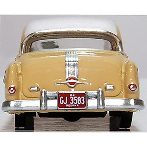 1954 Pontiac Chieftain 4 Door Maize Yellow with Winter White Top 1/87 (HO) Scale Diecast Model Car by Oxford Diecast 87PC54002