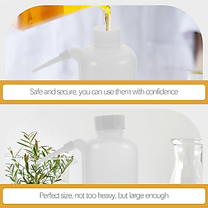 Baluue 4Pcs Wash Bottle, 500ml/16 oz Plastic Bottle Watering Tools, Liquid Storage Container Squeeze Wash Bottle with Narrow Mouth and Lid Chemical Wash Bottle