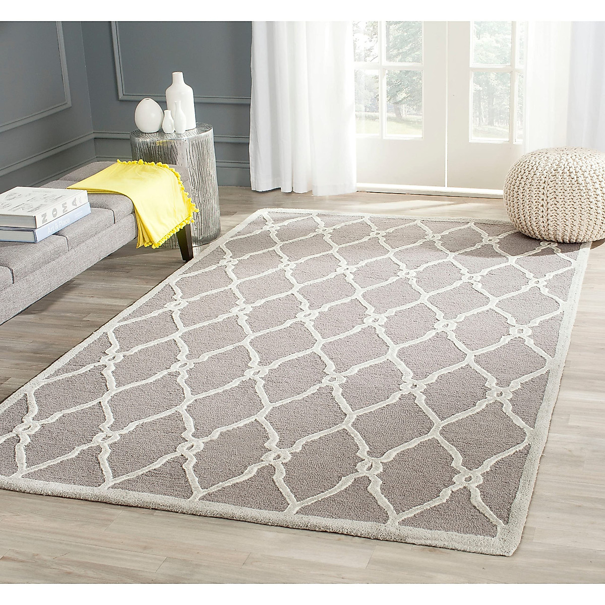 SAFAVIEH Cambridge Collection Area Rug - 5' x 8', Coral & Ivory, Handmade Moroccan Wool, Ideal for High Traffic Areas in Living Room, Bedroom (CAM352W)