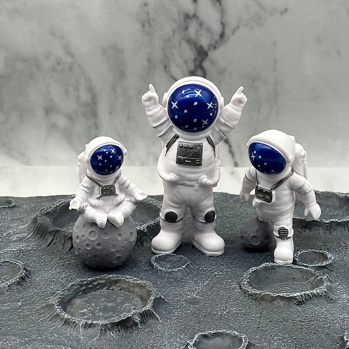 LUOZZY 3Pcs Astronaut Figurines Cake Topper Outer Space Cake Decoration Spaceman Model Display Miniature Astronaut Toys Set (Star)