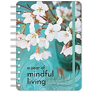 A Year of Mindful Living 2022 - 2023 On-the-Go Weekly Planner: 17-Month Calendar with Pocket (Aug 2022 - Dec 2023, 5" x 7" closed)
