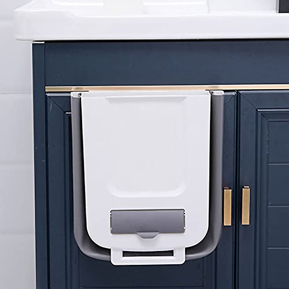 Hanging Folding Trash Can, BESUNTEK 2 Pcs Wall Mounted Kitchen 10L Gallon Plastic Folding Small Garbage Can with 5 Volume Garbage Bag for Cabinet Car Bedroom Bathroom Cupboard Office Camping