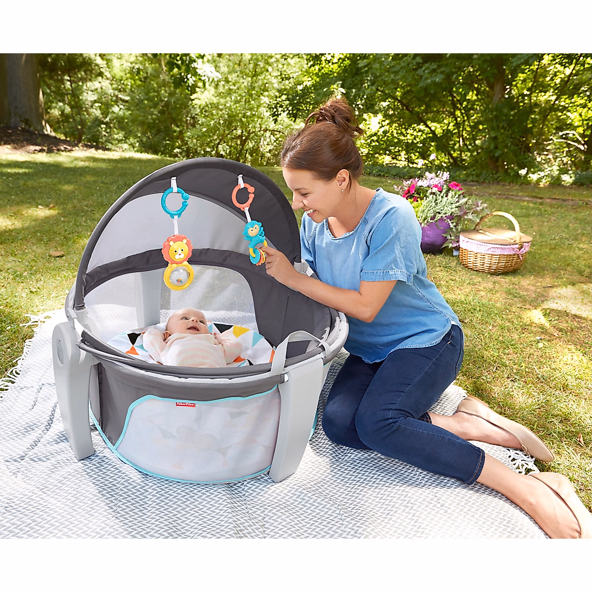 Fisher-Price Portable Bassinet and Travel-Play Area with Baby Toys, Indoor and Outdoor Use, On-the-Go Baby Dome, Windmill