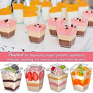 Qeirudu 50 Pack 5 oz Square Dessert Cups with Lids and Spoons - Mini Pudding Cups, Clear Plastic Parfait Cup, Appetizer Shooter Glasses for Cheesecake Mousse Fruit Ice cream