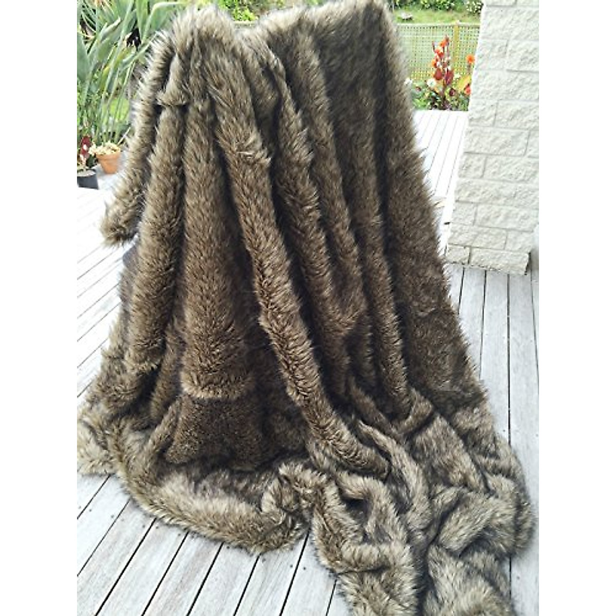 Luxurious Wolf Faux Fur Throw Blanket Fake Wolf/Coyote Fur Thorw Blanket 79"x90" Queen Size Fake Fur Throw Blanket Bedspread Brown