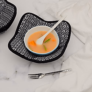 Sheff Microwave Bowl Cozy Huggers Set of 4 – Durable and Reliable – for Hot and Cold Bowls, Plates and Dishes Bowl Holder for Microwave – Bowl Cozies Ideal Household Gift Store (Black and White)