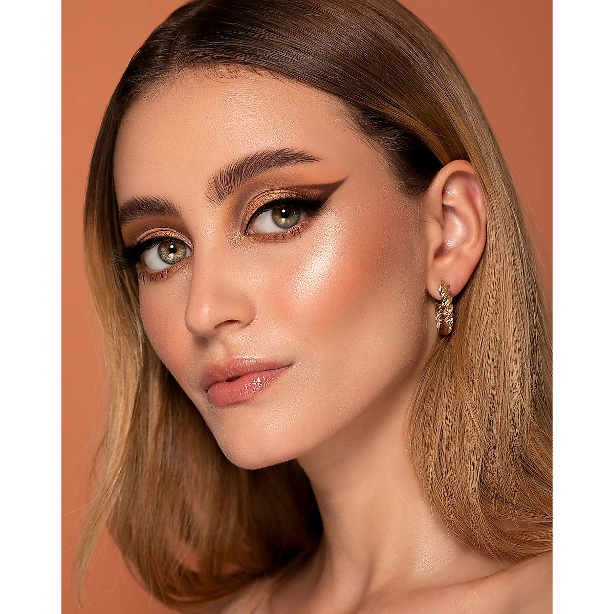 Sigma Beauty Professional F35 Tapered Highlighter synthetic Face Makeup Brush with SigmaTech® fibers for Highlighting and Contouring